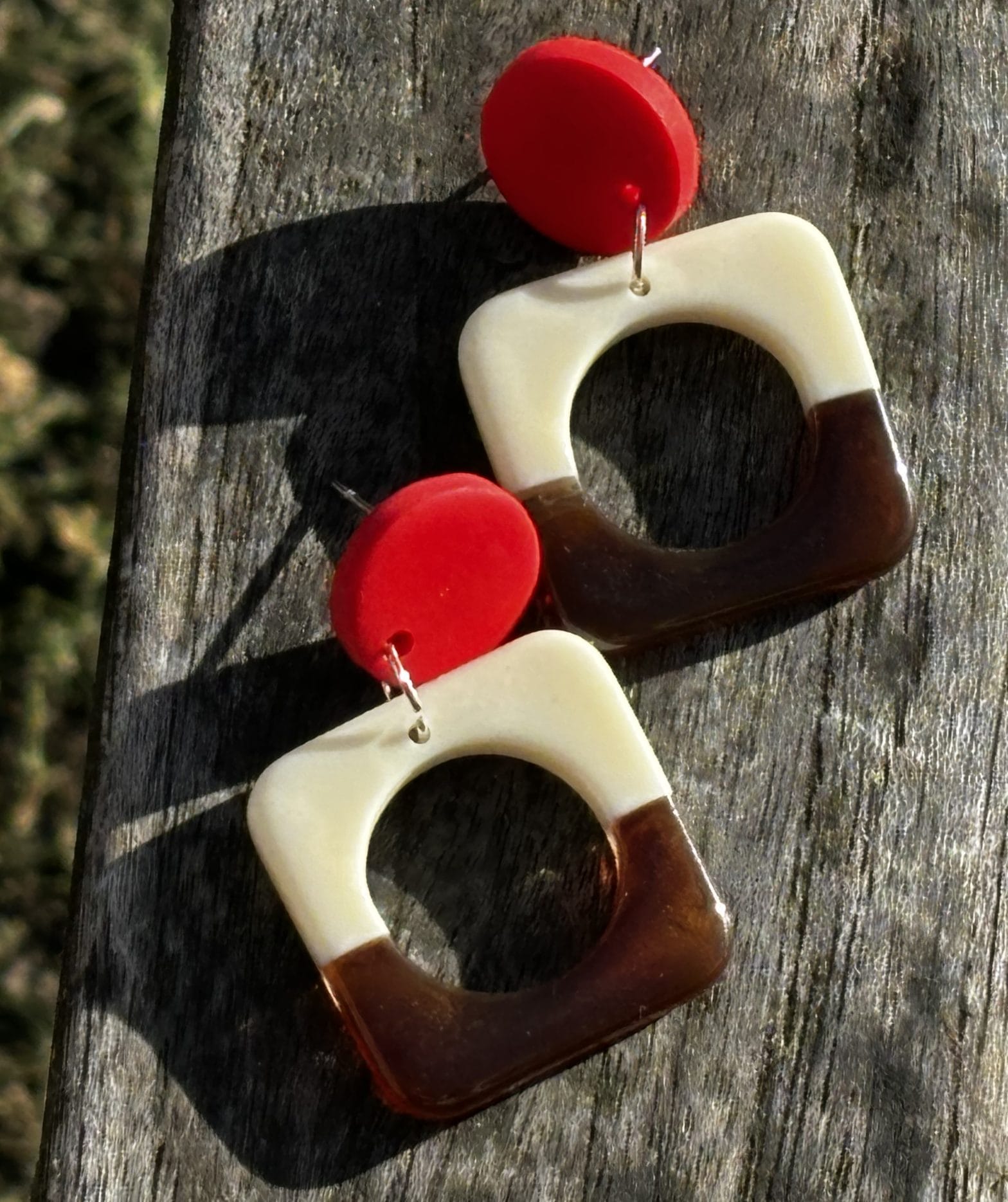 Round Square Earrings in Brown - Round Square